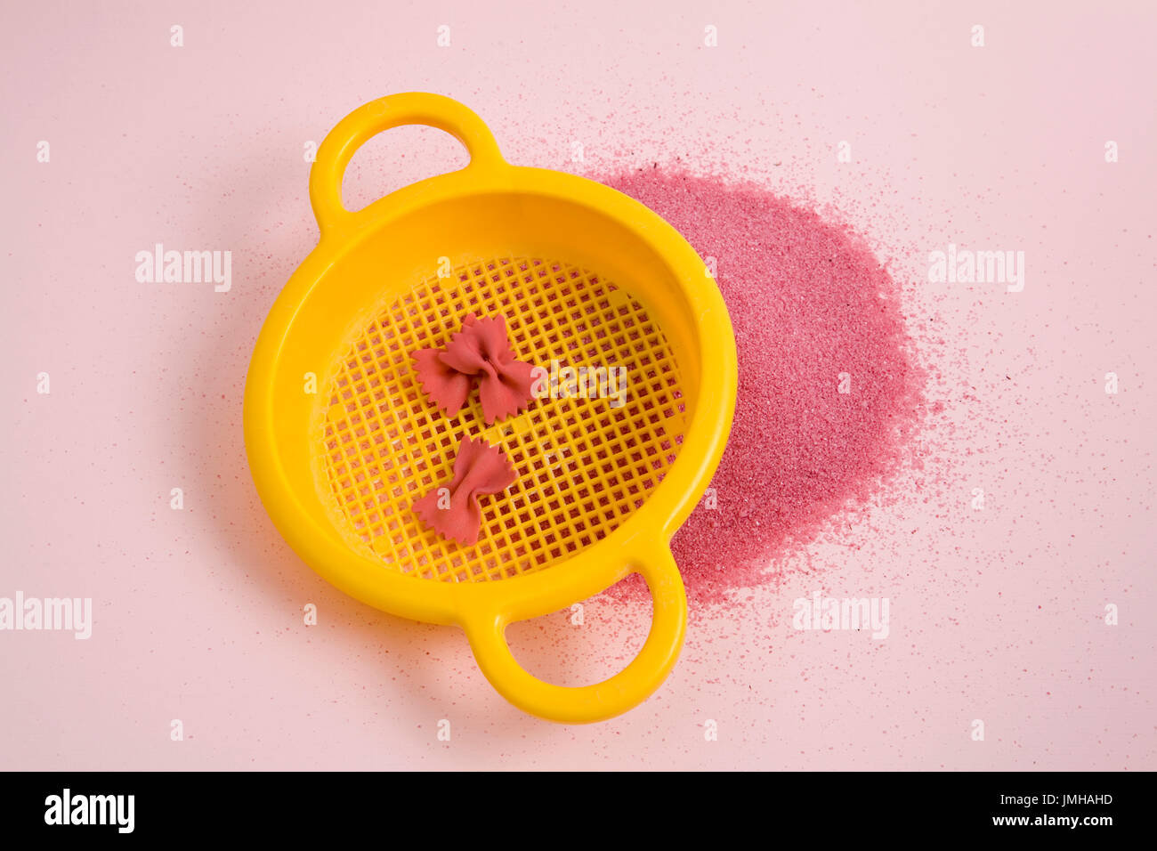 Sieve sand beach hi-res stock photography and images - Alamy