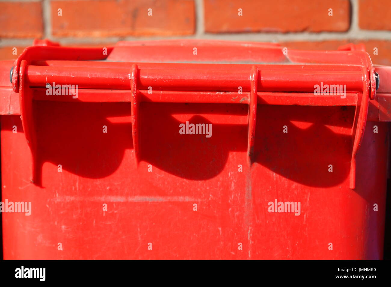 Red recycling hi-res stock photography and images - Alamy