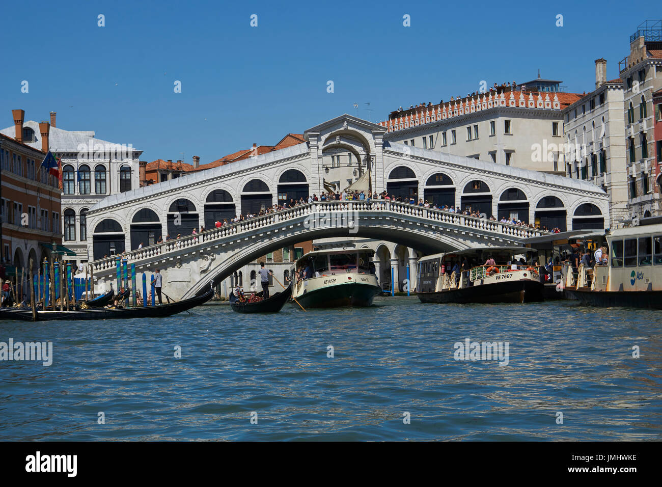 A view of the Rialto Bridge from the Grand Canal Stock Photo - Alamy