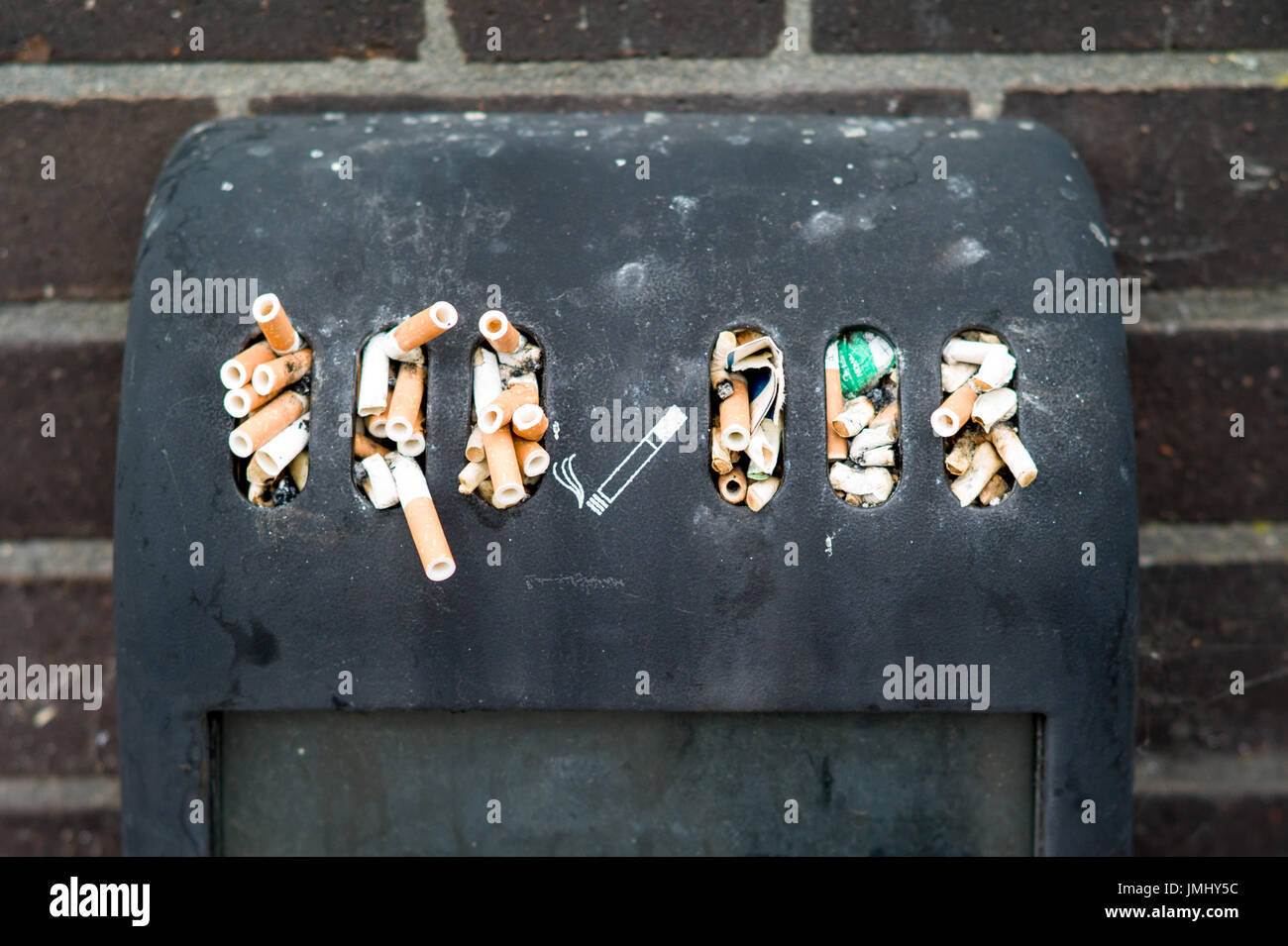 Stubbed out cigarette hi-res stock photography and images - Alamy