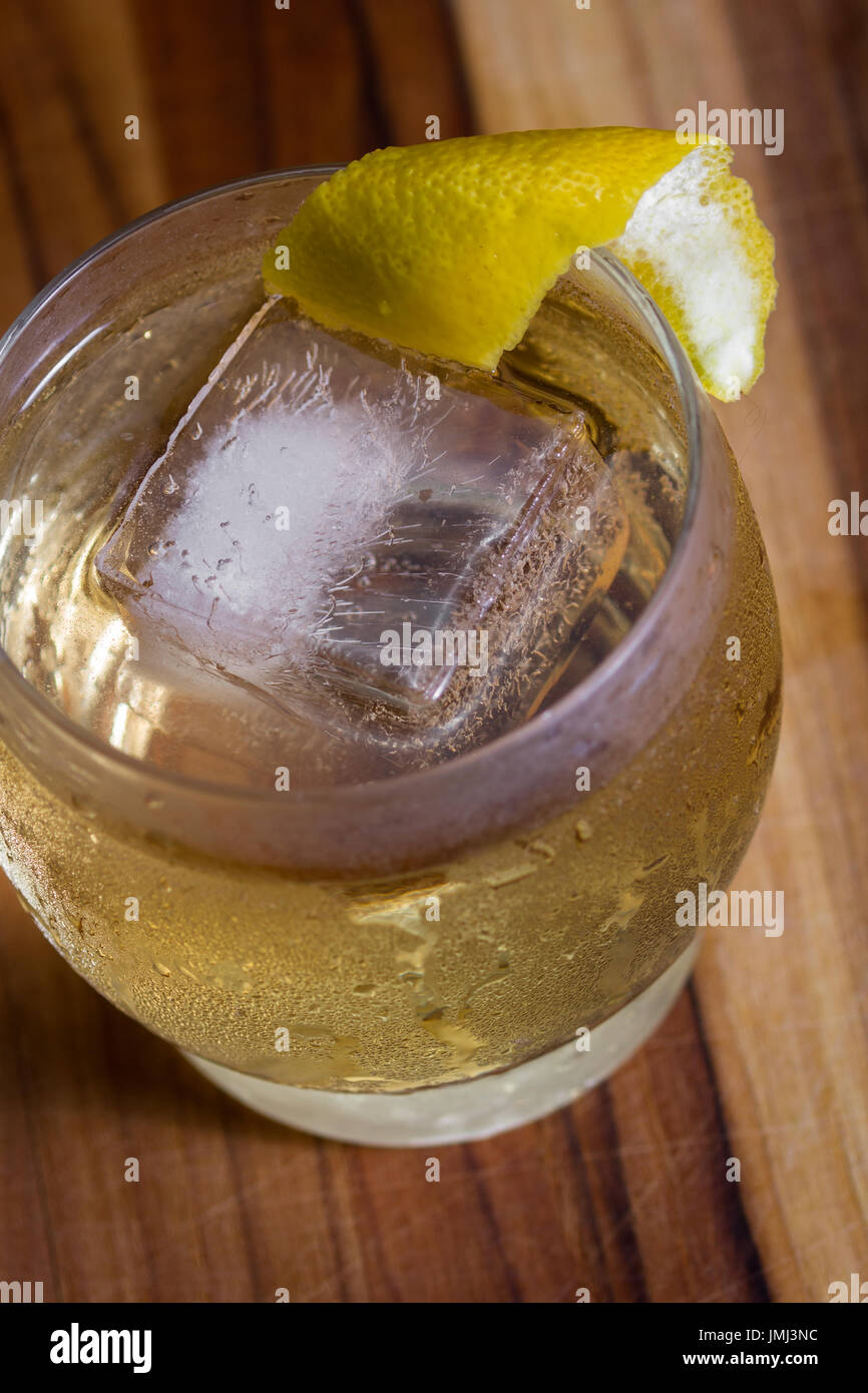 Cocktail, lemon twist, ice hi-res stock photography and images - Alamy