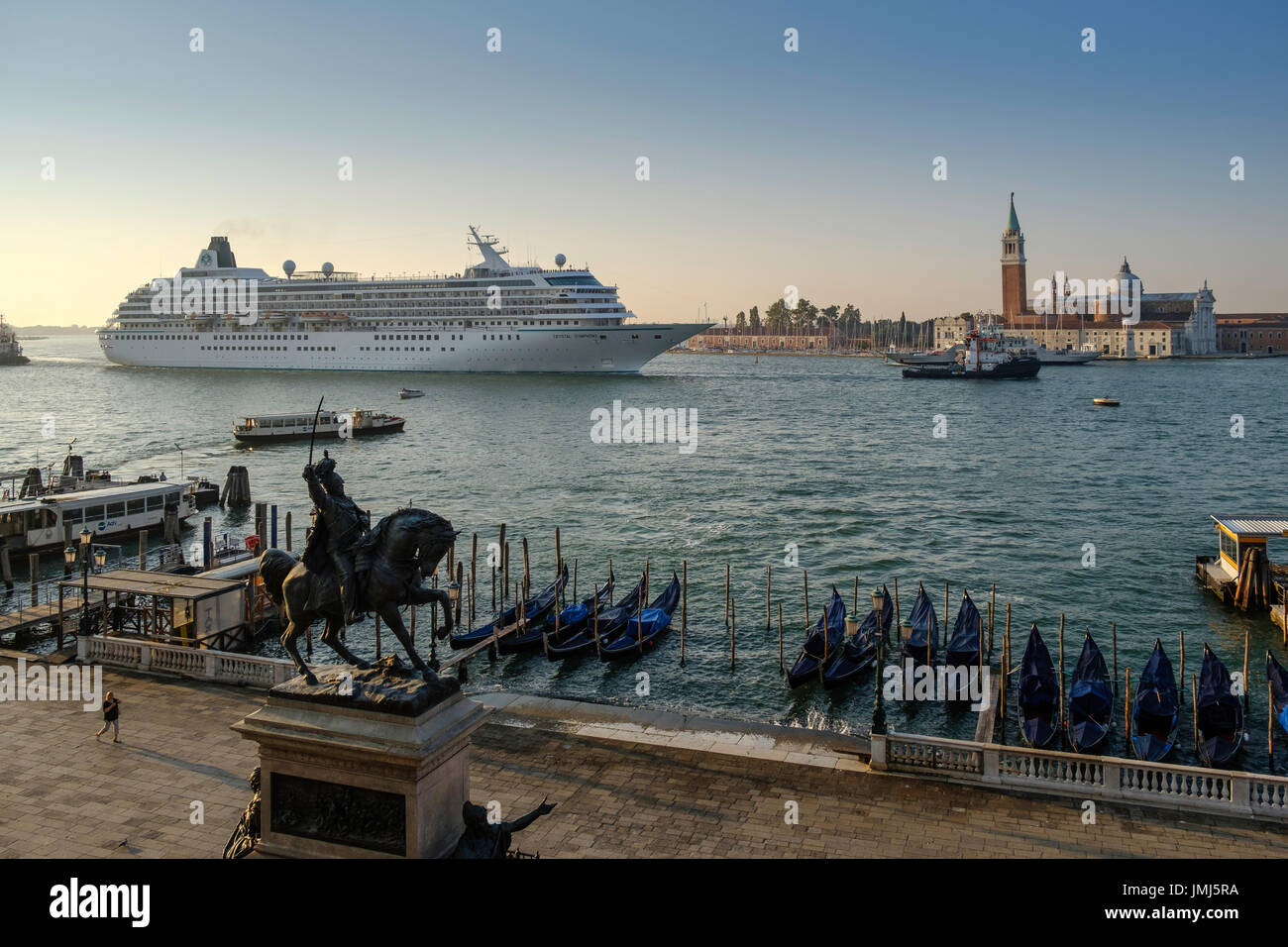 CRUISE SHIP GRAND CANAL VENICE Stock Photo - Alamy
