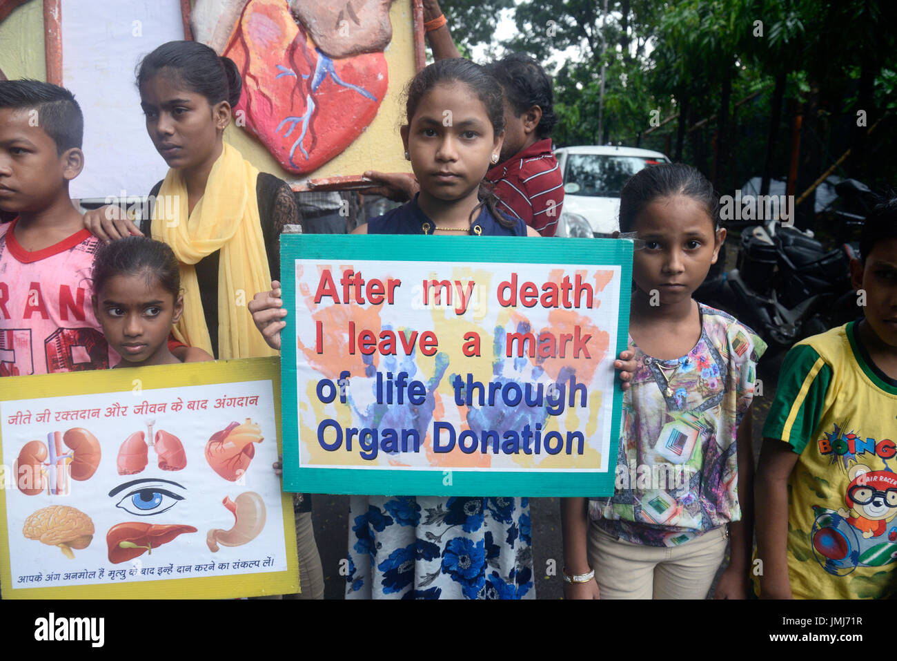 Children holds awareness poster during the organ donation awareness ...