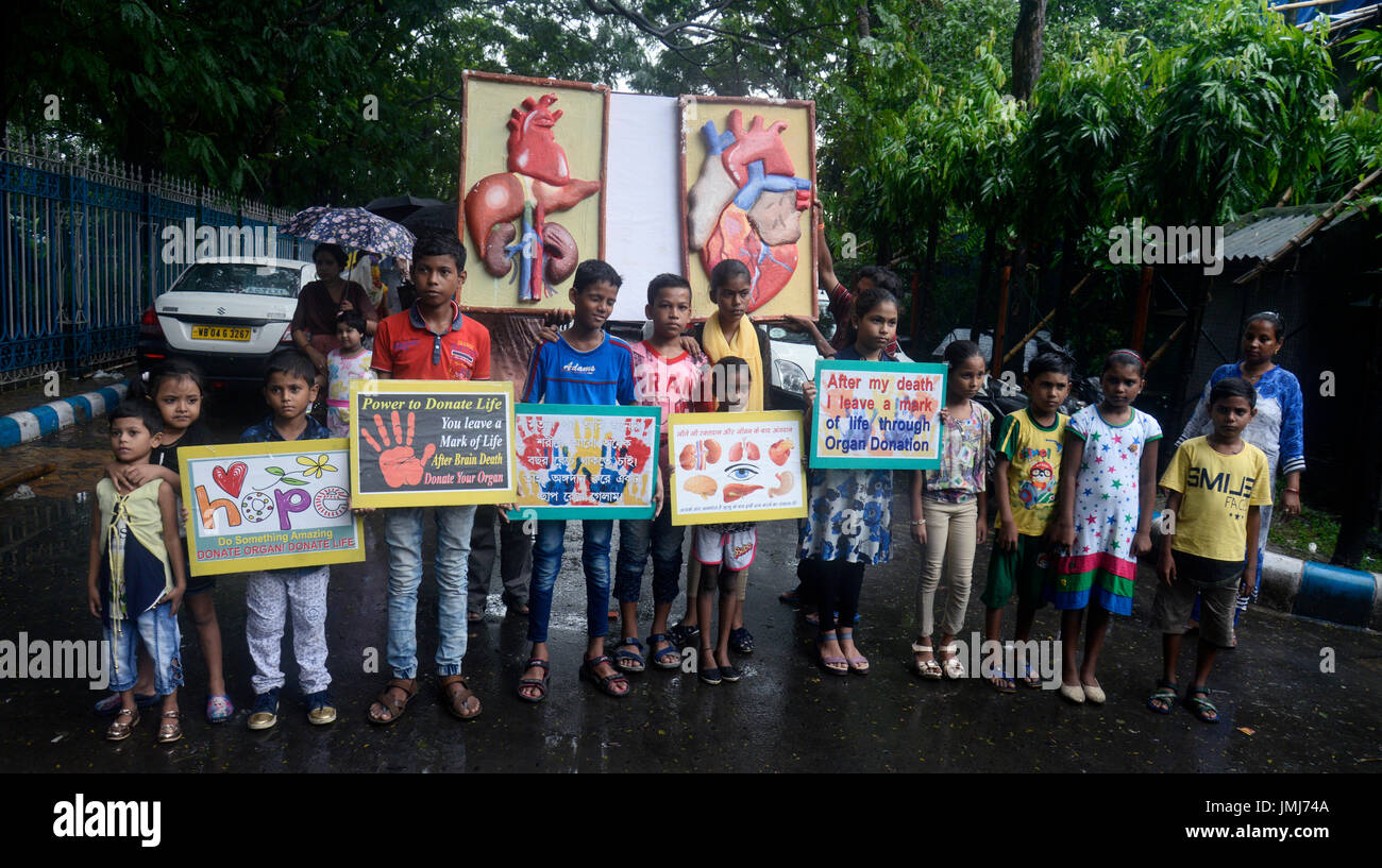 Kolkata, India. 27th July, 2017. Children holds awareness poster during ...
