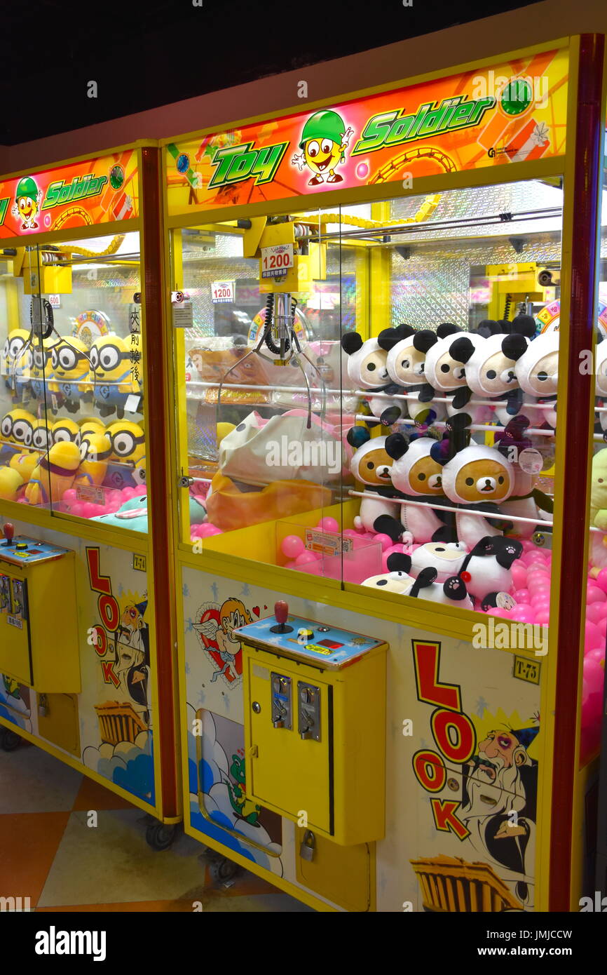 Grab machine hi-res stock photography and images - Alamy