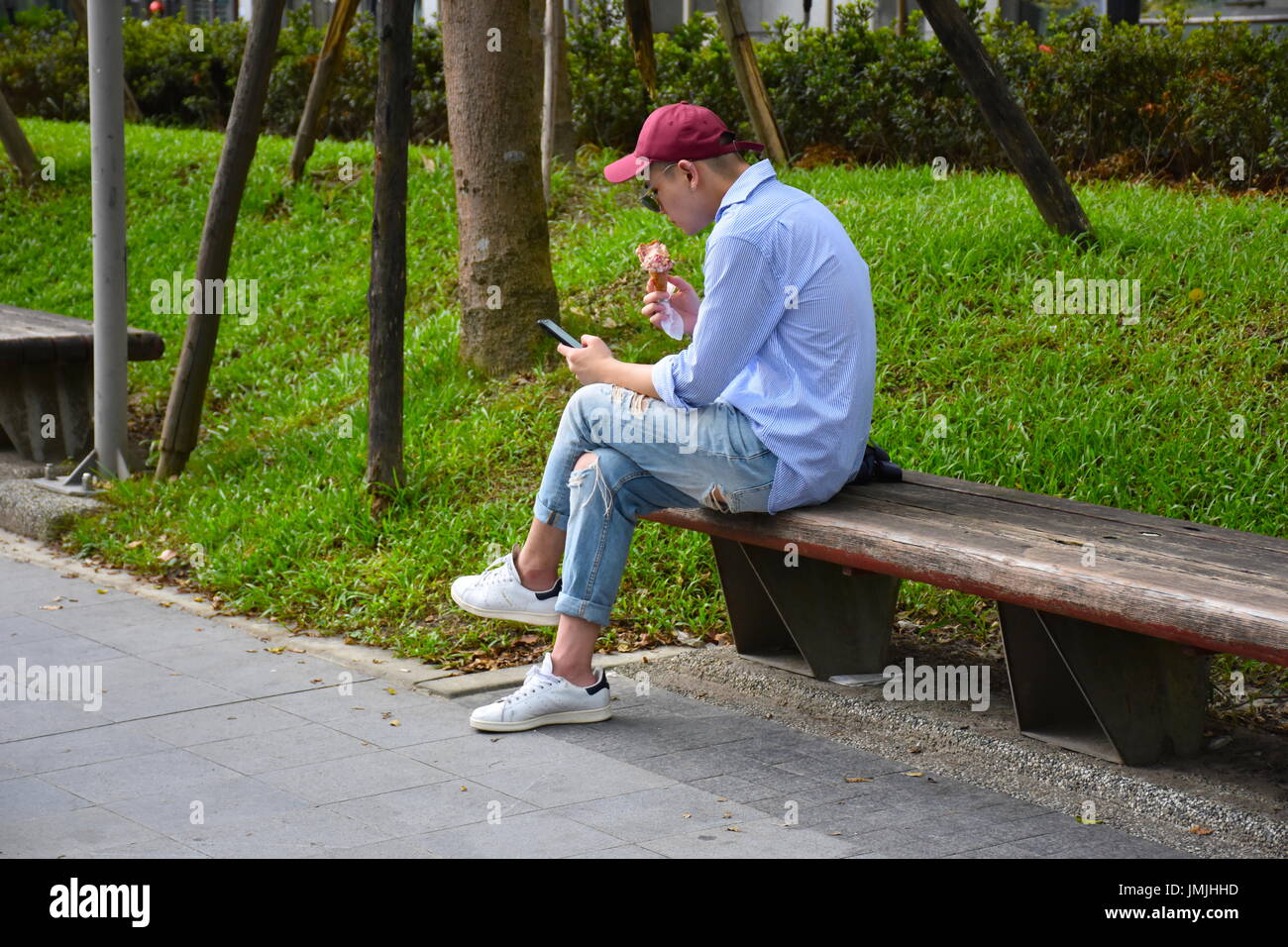 Man eating ice cream cone hi-res stock photography and images - Alamy