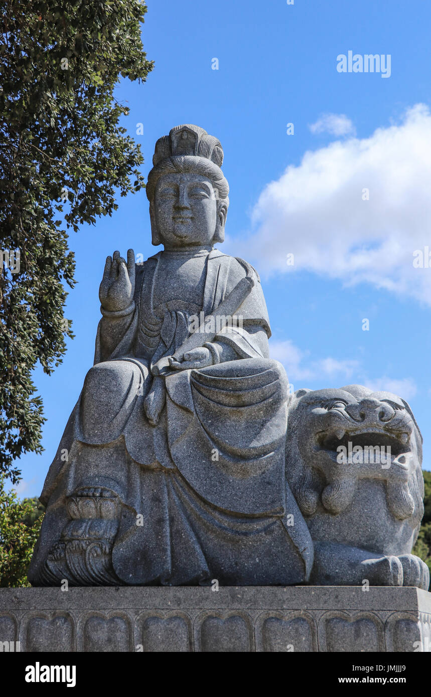 Zen statue asian buddhism hi-res stock photography and images - Alamy