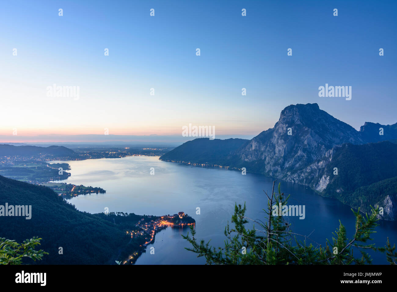 lake Traunsee, mountain Traunstein, town Traunkirchen from mountain ...
