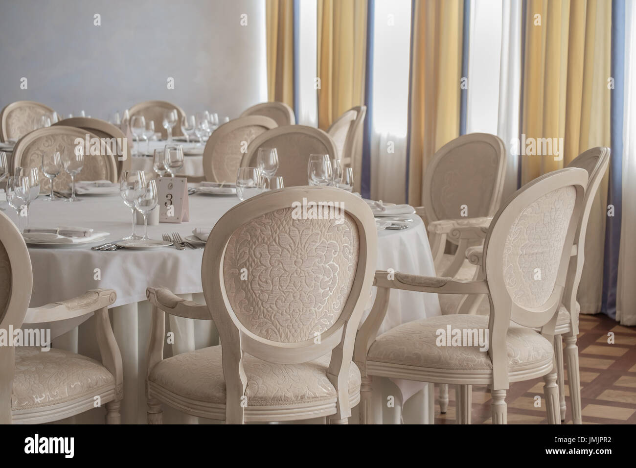 Empty fancy restaurant hi-res stock photography and images - Alamy