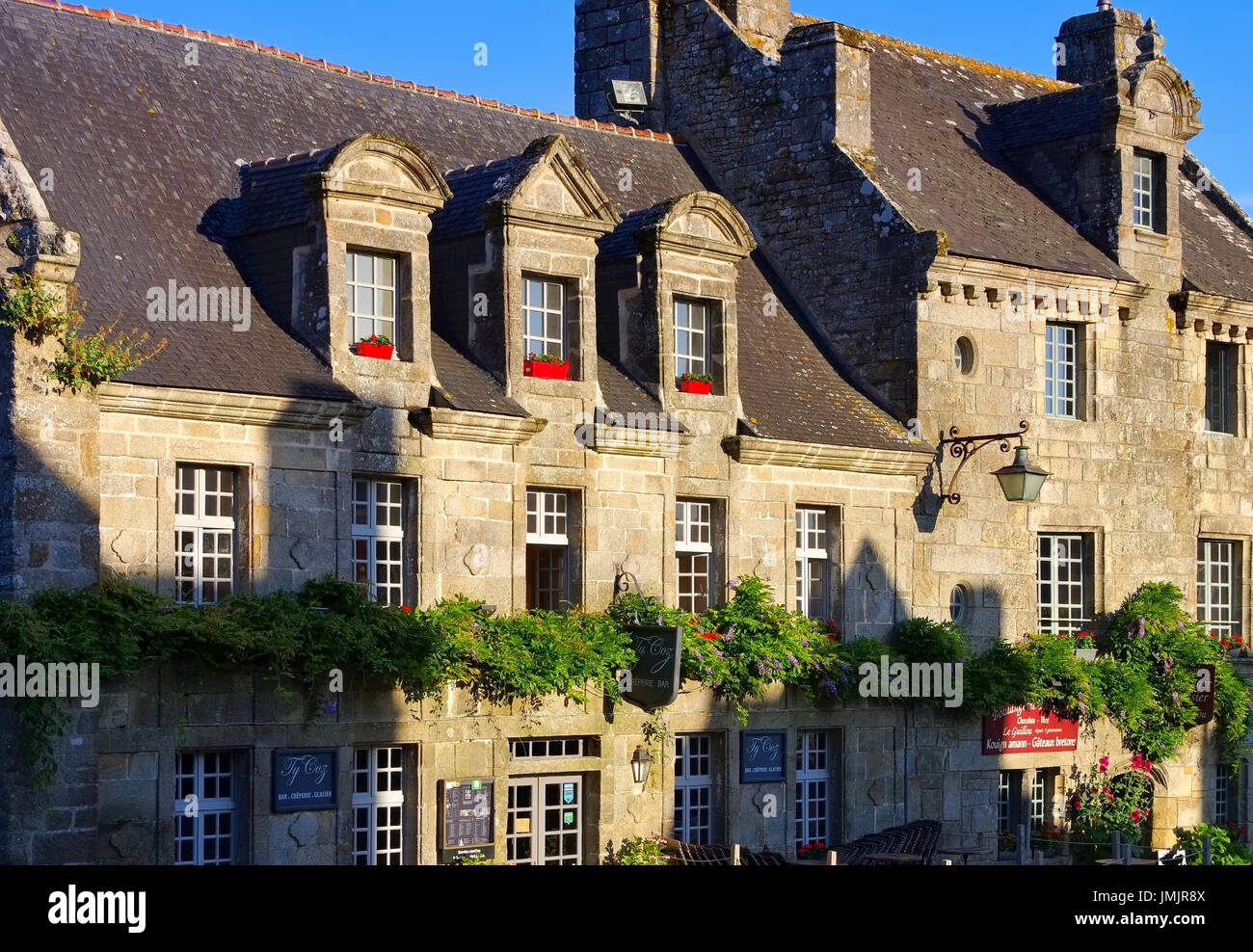 Locronan old town finistere hi-res stock photography and images - Alamy