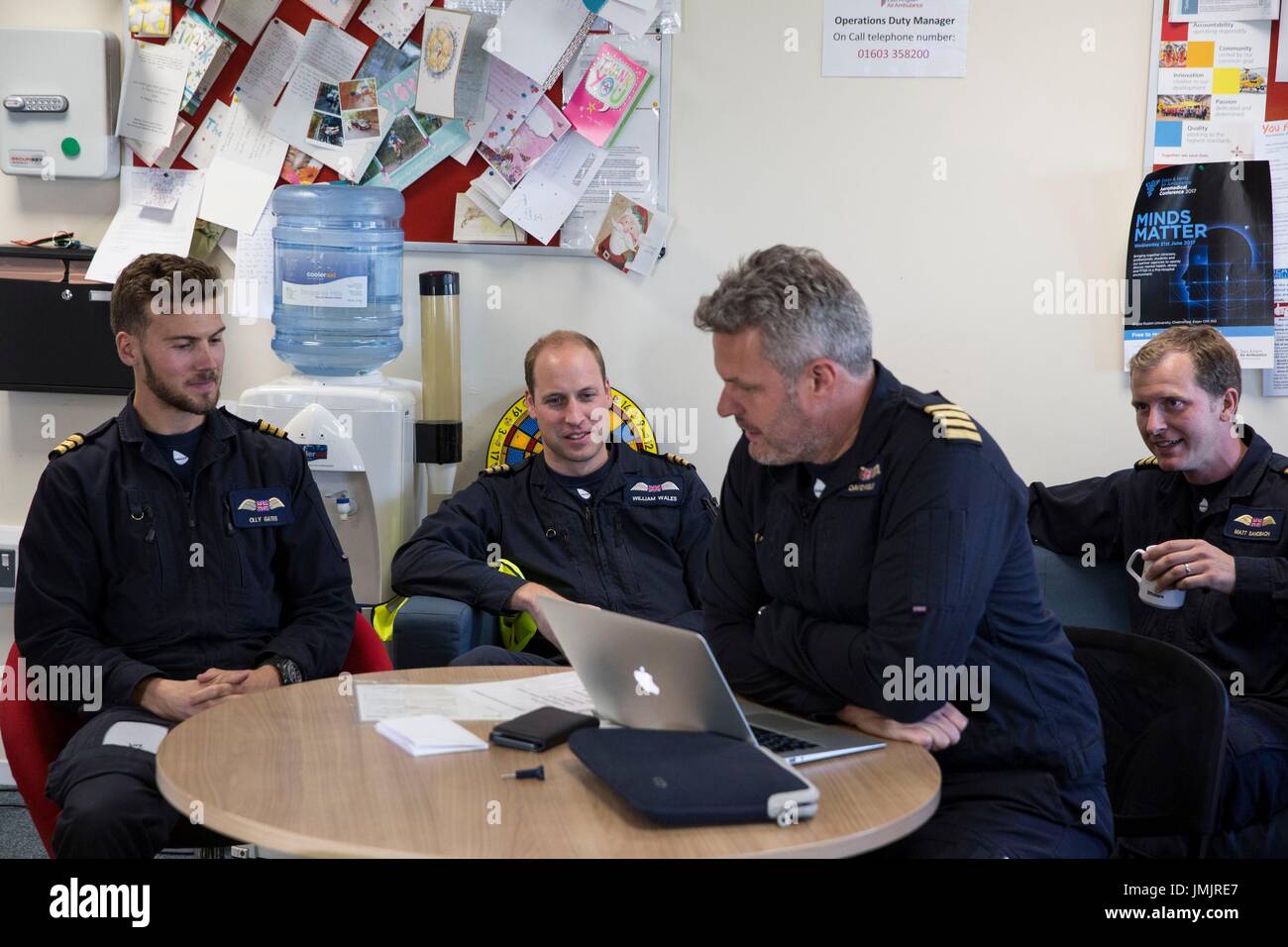 Briefing crews hi-res stock photography and images - Alamy