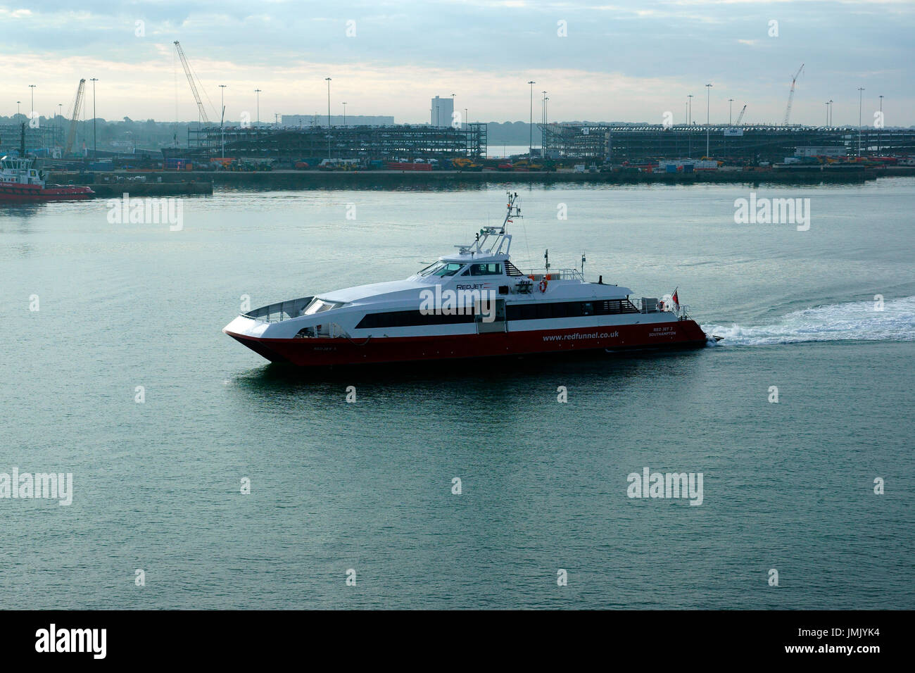 RED JET 3 HEADING TOWARDS SOUTHAMPTON DOCKS Stock Photo - Alamy