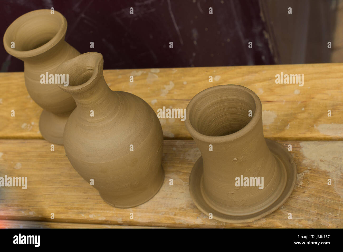 Traditional clay pottery for sale at the market Stock Photo - Alamy