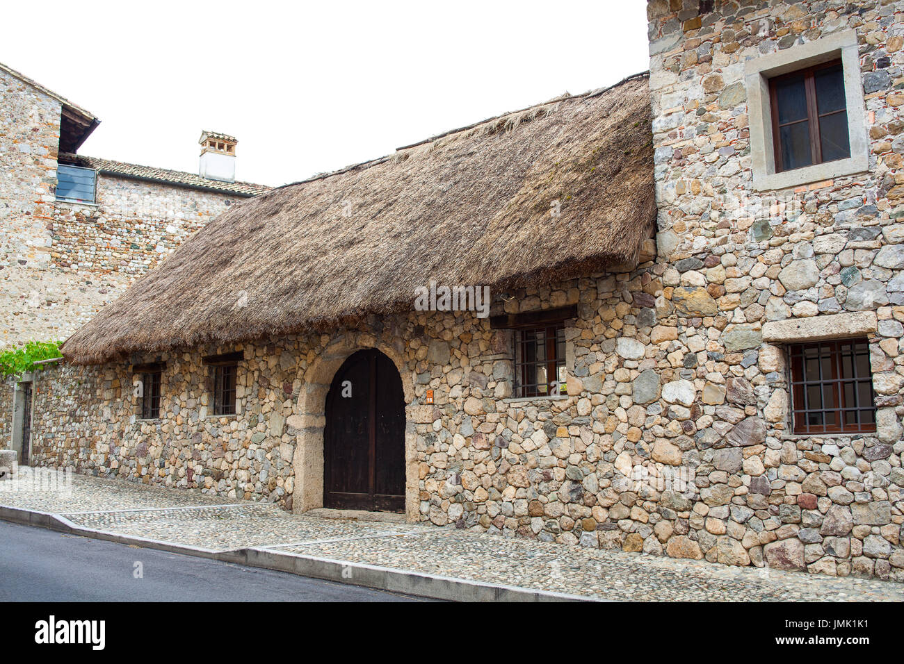 View of rural house with straw roof in Fagagna, Italy Stock Photo - Alamy