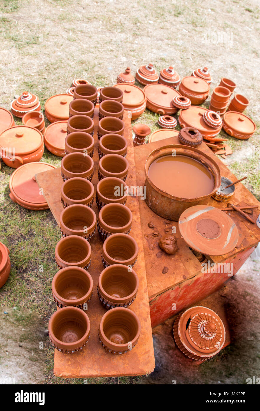 Traditional clay pottery for sale at the market Stock Photo - Alamy