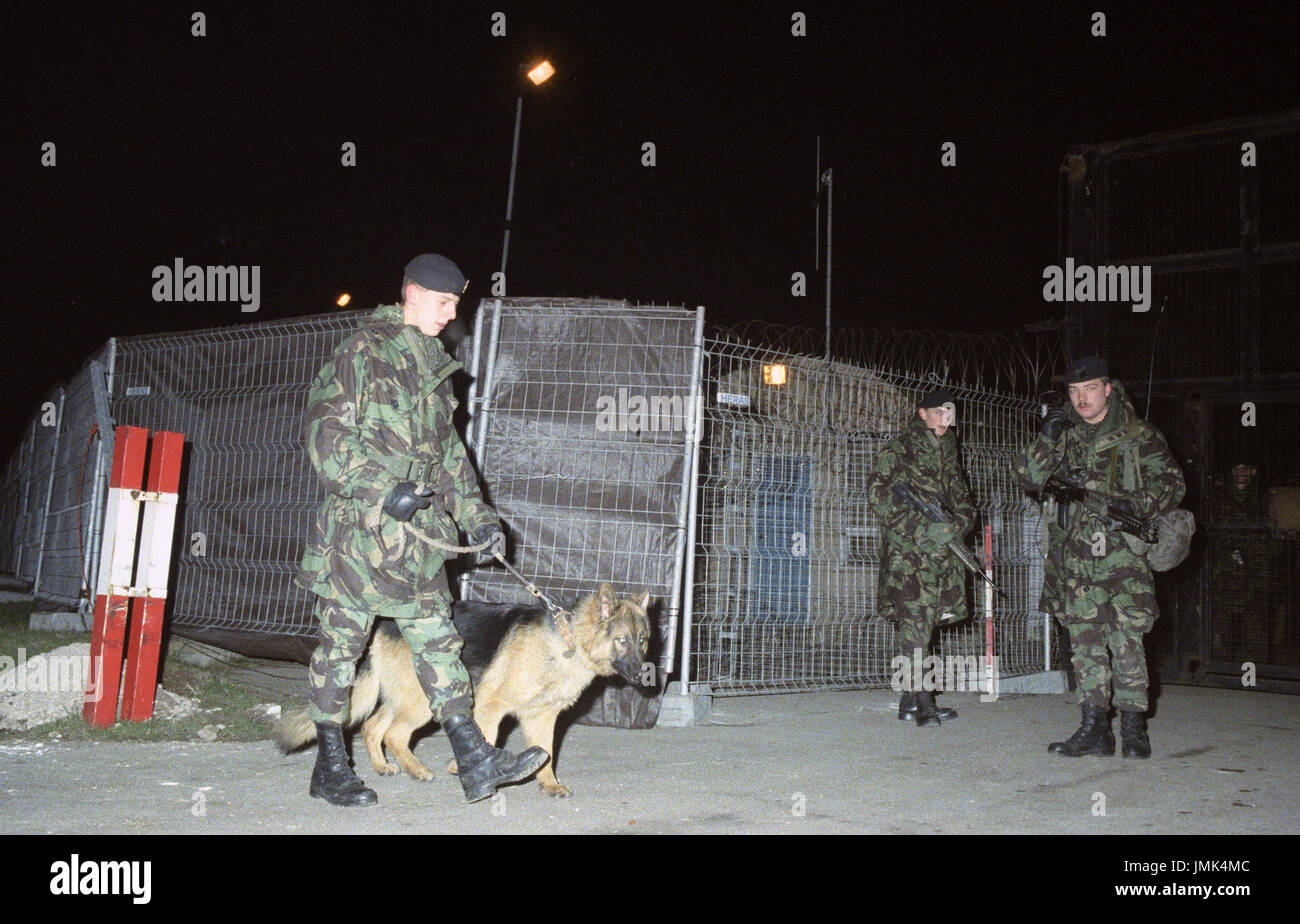 Iraqi prisoner of war camp hi-res stock photography and images - Alamy
