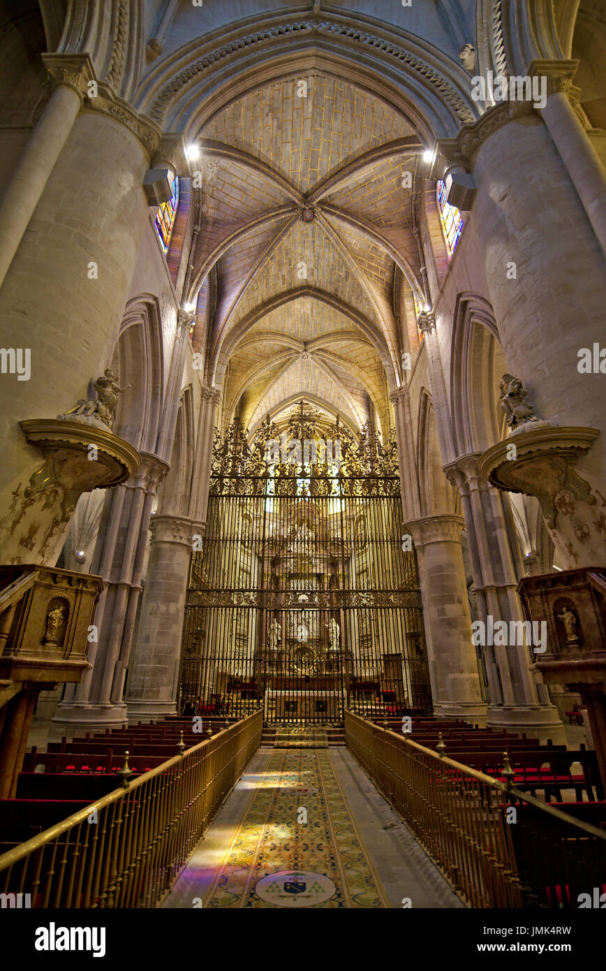 Nave vertical hi-res stock photography and images - Alamy