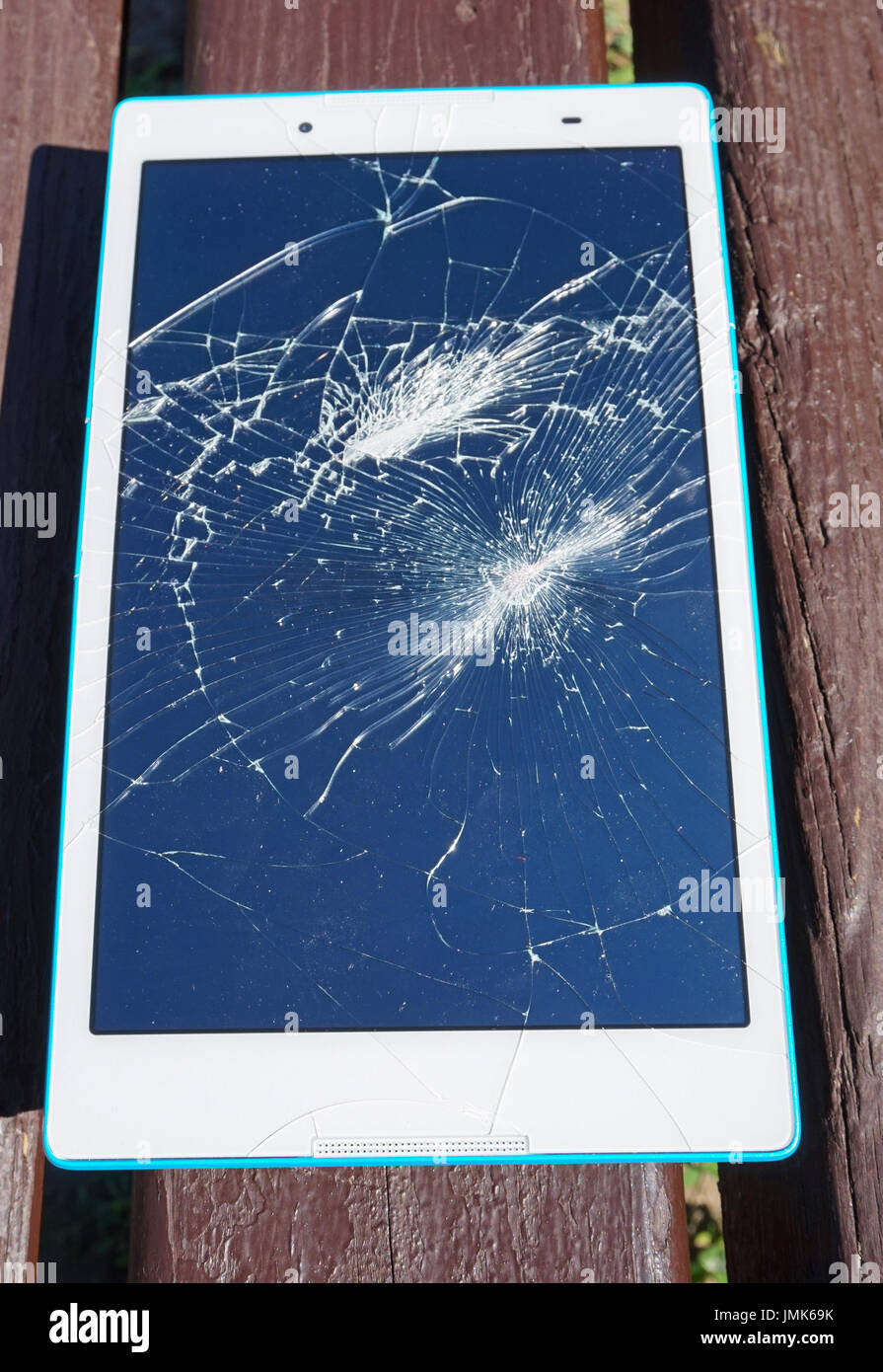 Broken display of a tablet Stock Photo - Alamy