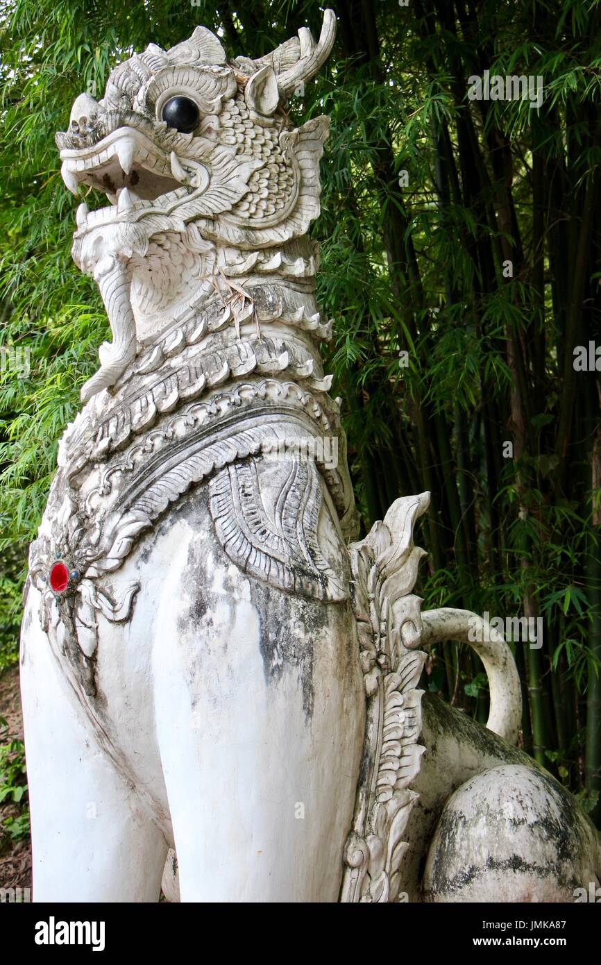 Buddhist statue in asia hi-res stock photography and images - Alamy