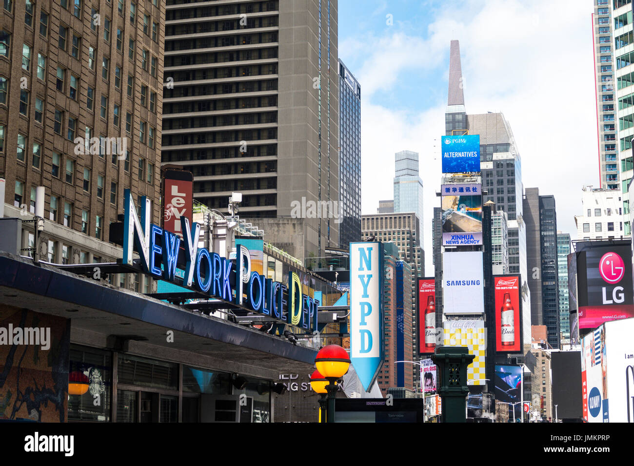 New york police department nypd station hi-res stock photography and ...
