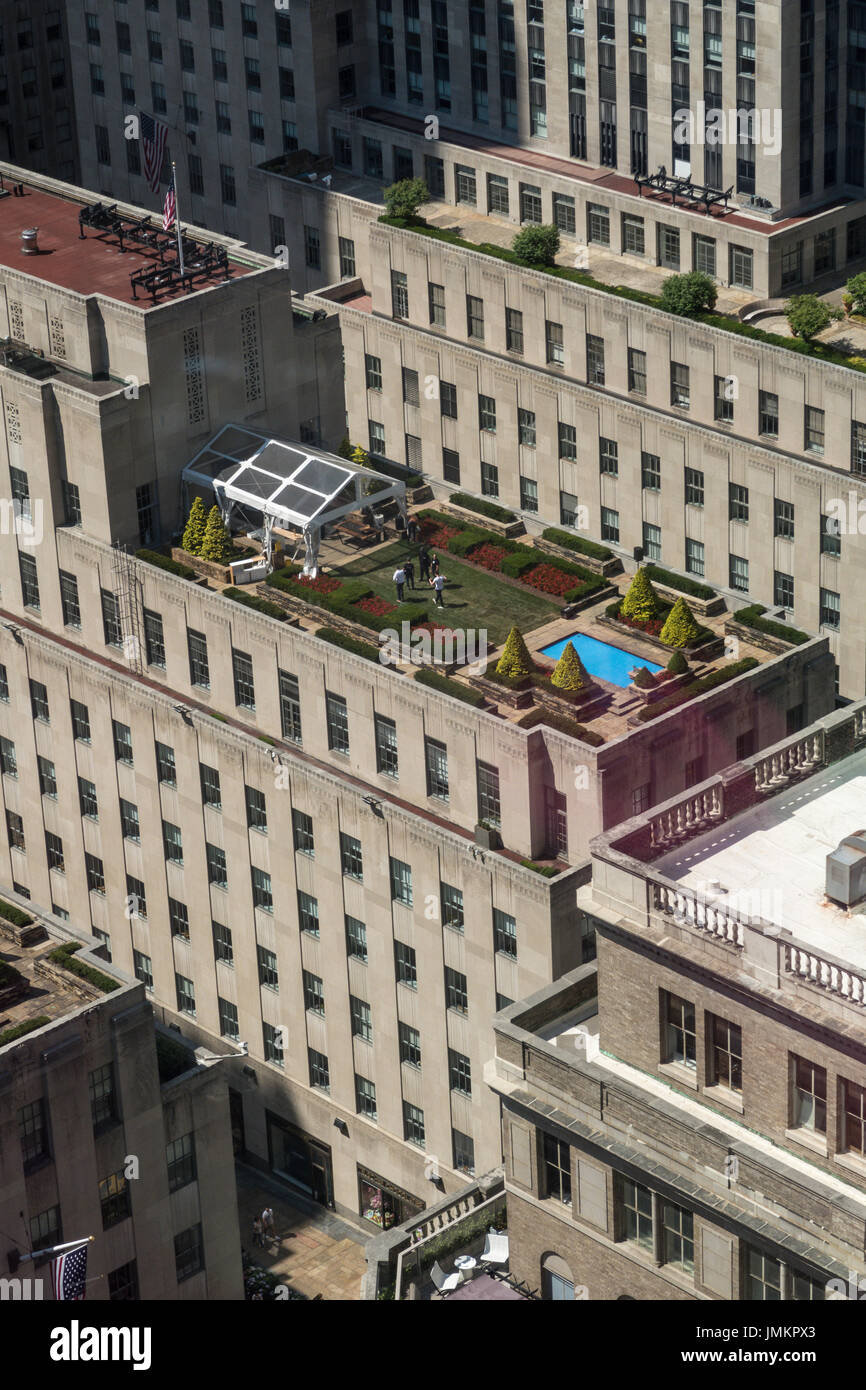 Rockefeller center garden hi-res stock photography and images - Alamy