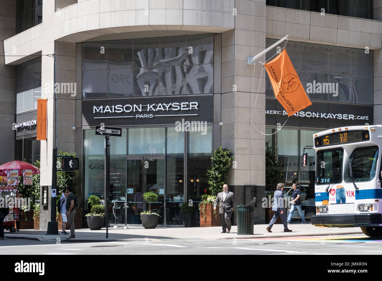 36th street and 5th avenue hi-res stock photography and images - Alamy