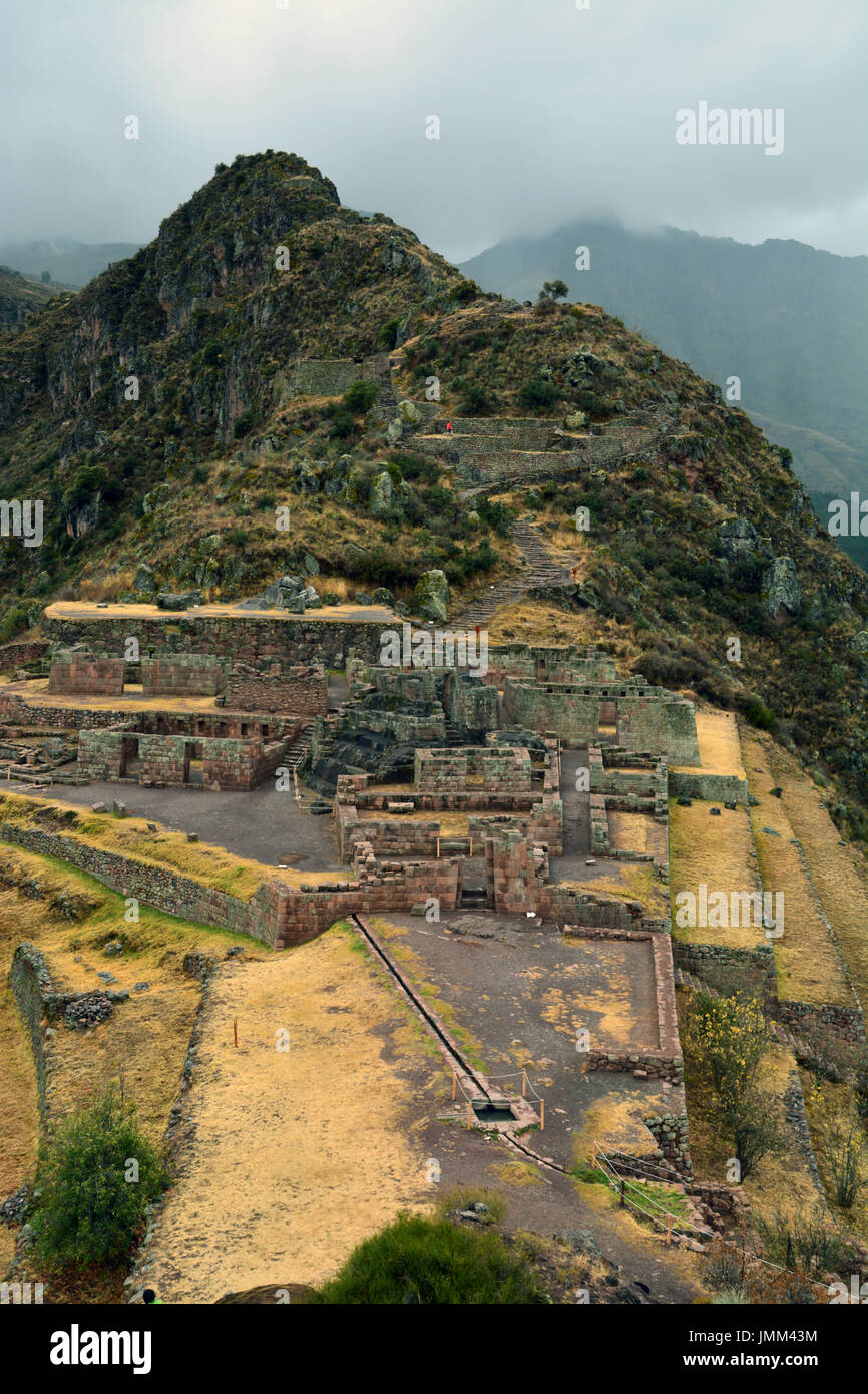 The Sun Temple at Pisac overlooks the valley and was used for Inca ...
