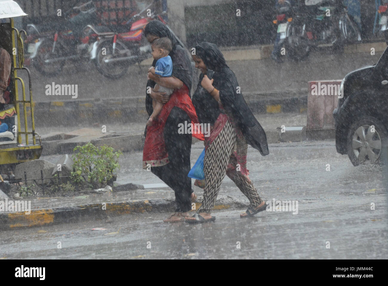 Lahore, Pakistan. 28th July, 2017. A view of the heavy monsoon rain ...