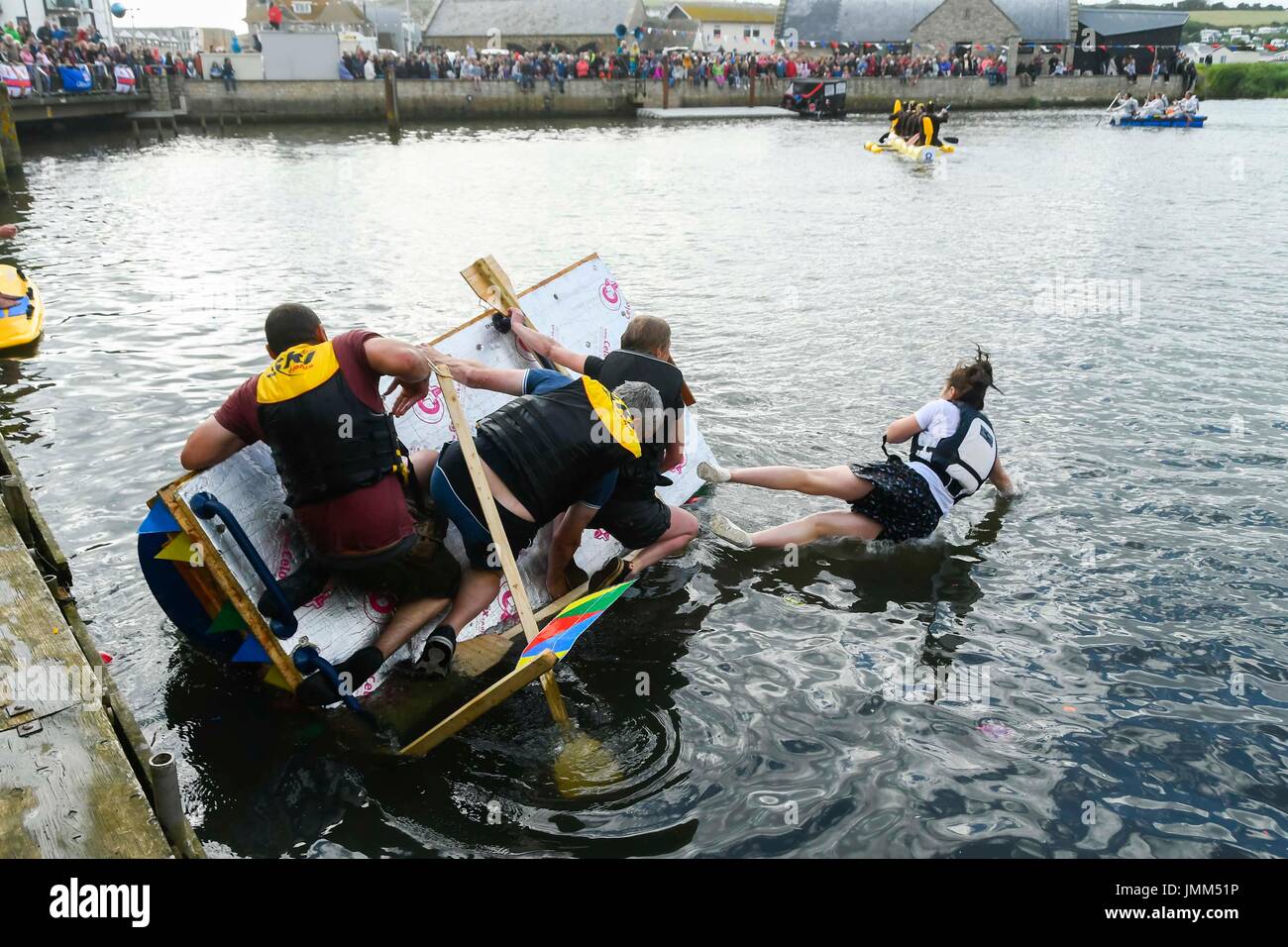 Raft race competitors rowing river hi-res stock photography and images ...