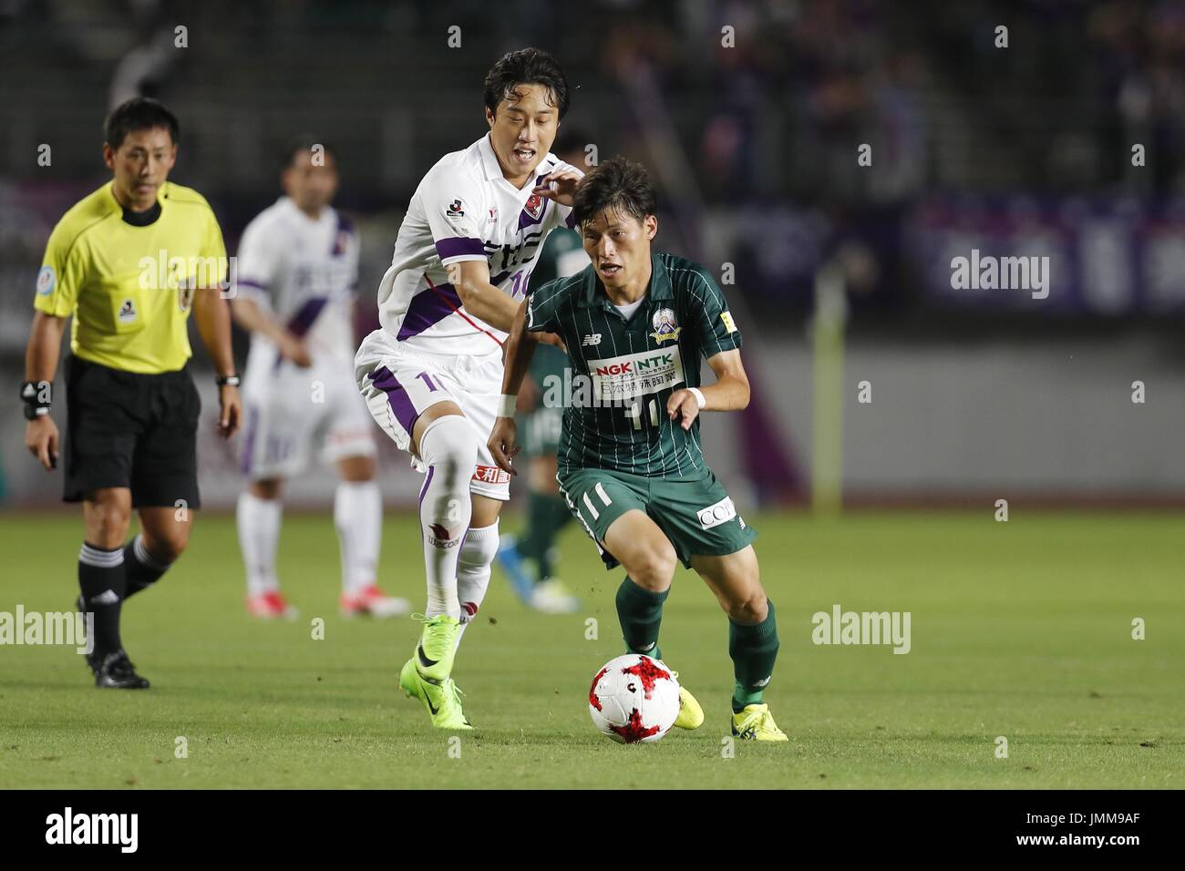 Gifu, Japan. 9th July, 2017. (L-R) Lee Yong-jae (Kyoto), Kyogo ...