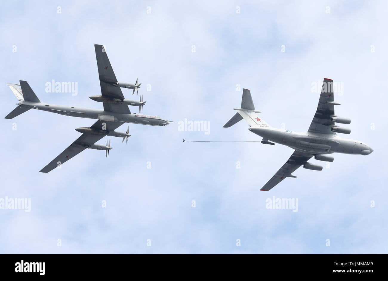 Aerial Refuel High Resolution Stock Photography and Images - Alamy