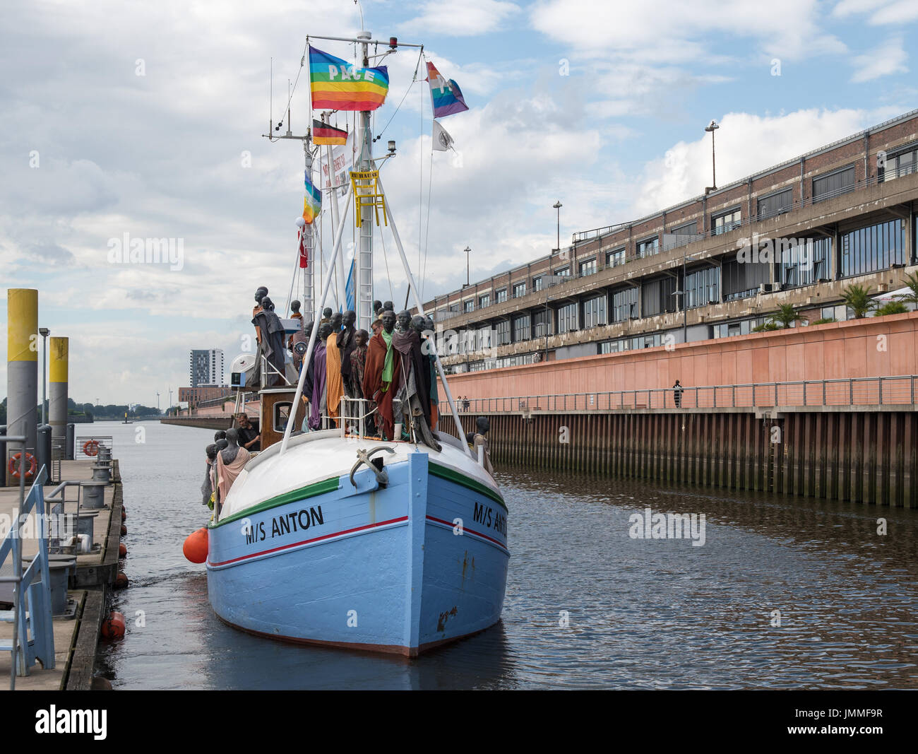 Bremen, Germany. 28th July, 2017. The Danish cutter MS 'Anton' carrying ...