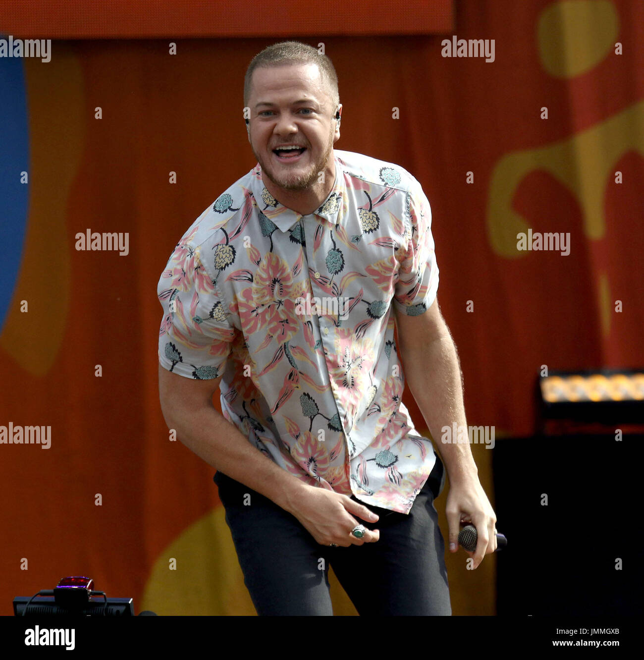 Lead vocalist dan reynolds hi-res stock photography and images - Alamy