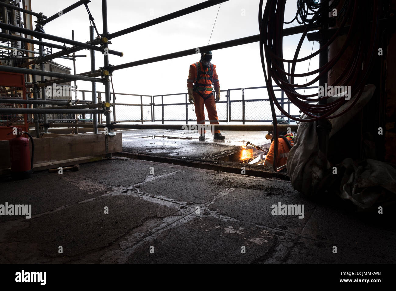 Shell oil workers rig hi-res stock photography and images - Alamy