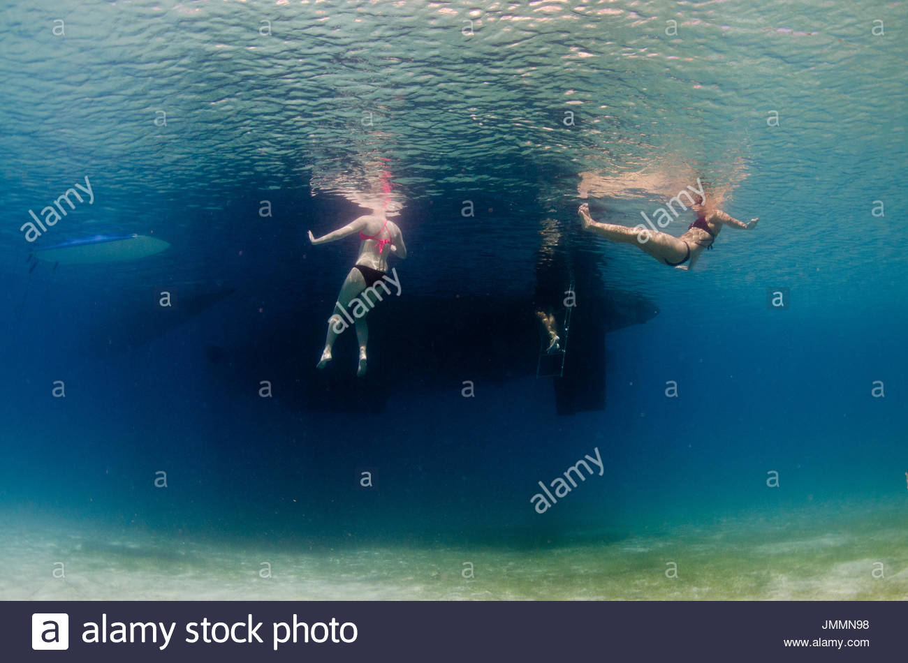 Women In Bikinis Stock Photos & Women In Bikinis Stock Images - Alamy