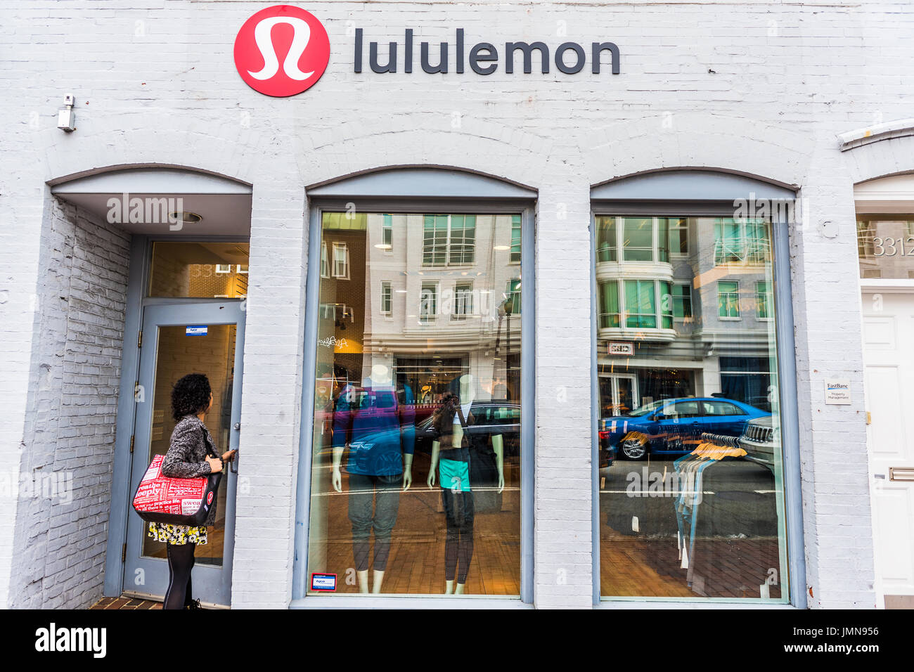 Lululemon And Store High Resolution Stock Photography and Images - Alamy