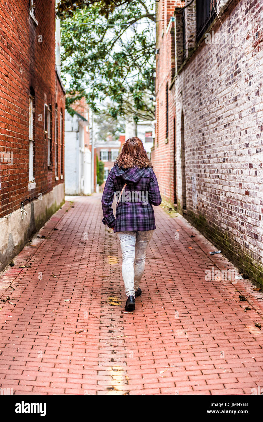 Woman walk alleyway alley hi-res stock photography and images - Alamy