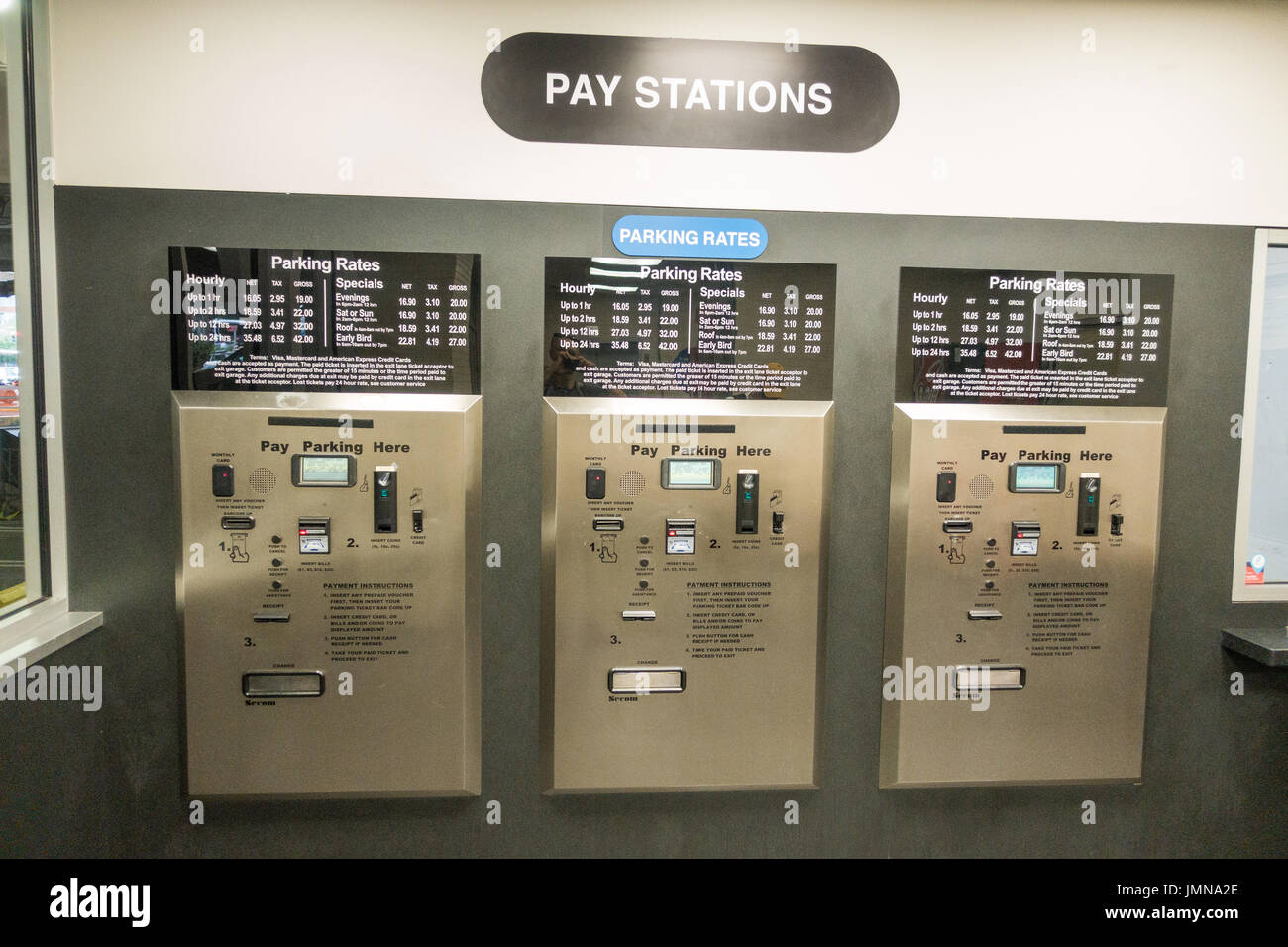 Underground parking signs hi-res stock photography and images - Alamy