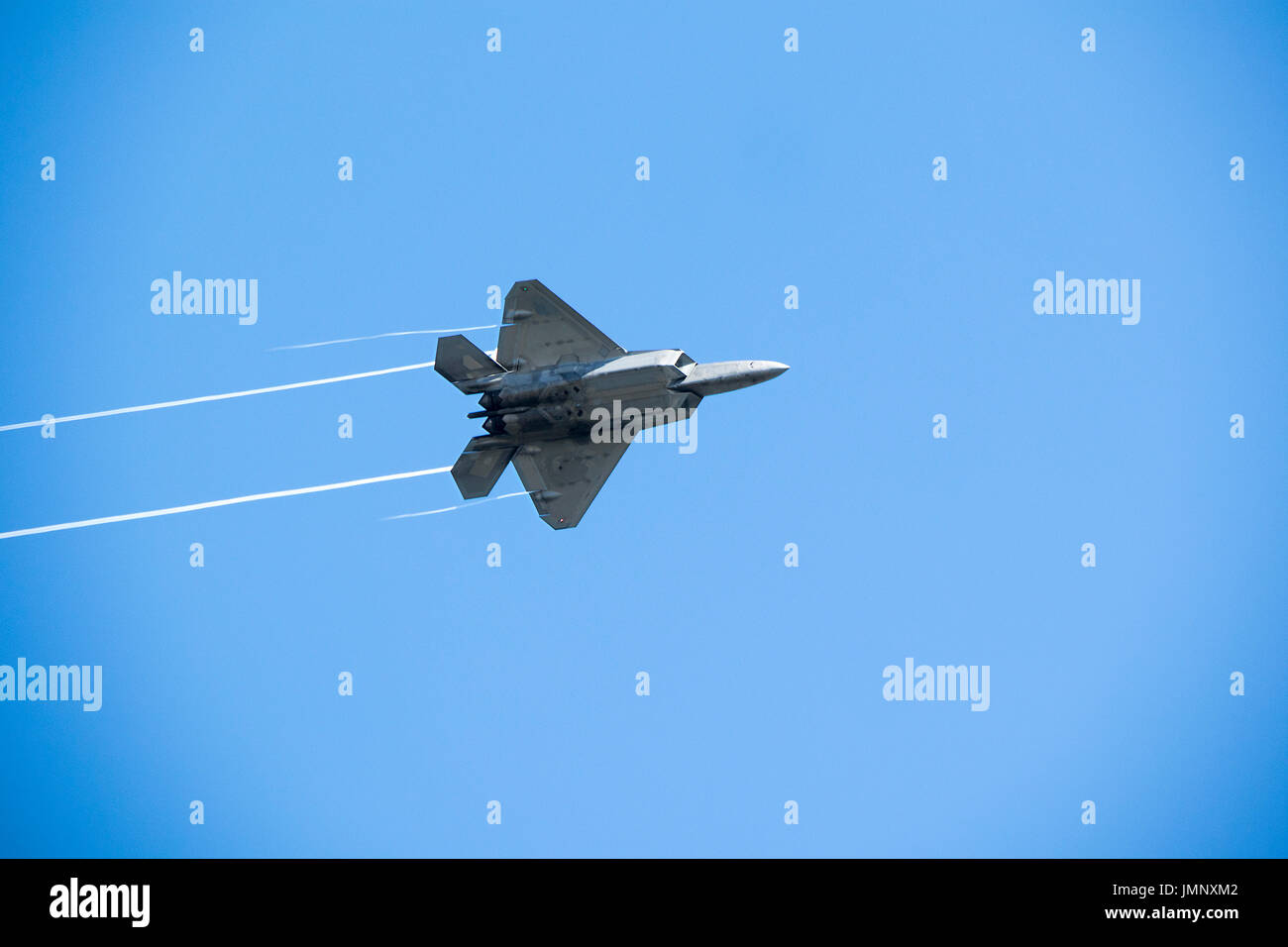 Lockheed Martin F-22 Raptor flying over Tri-Cities, Washington State ...