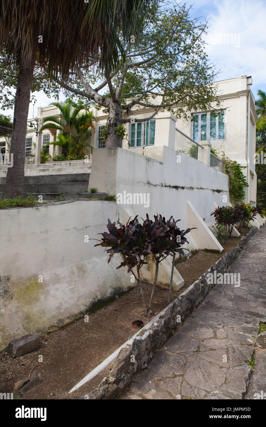 Ernest hemingway home library hi-res stock photography and images - Alamy