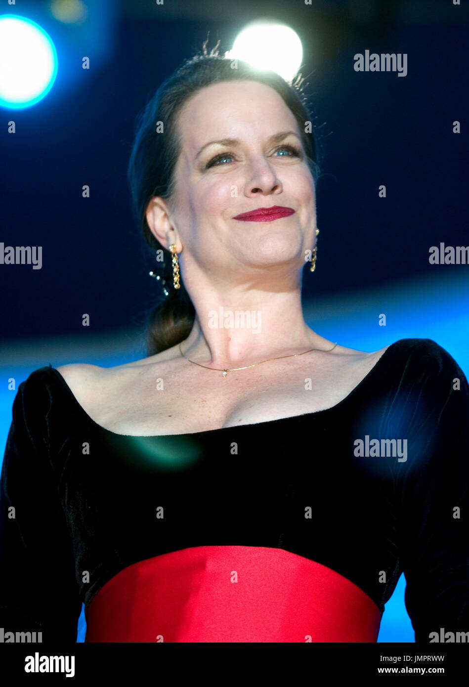 Washington, D.C. - December 1, 2005 -- Dale Kristien sings Christmas ...