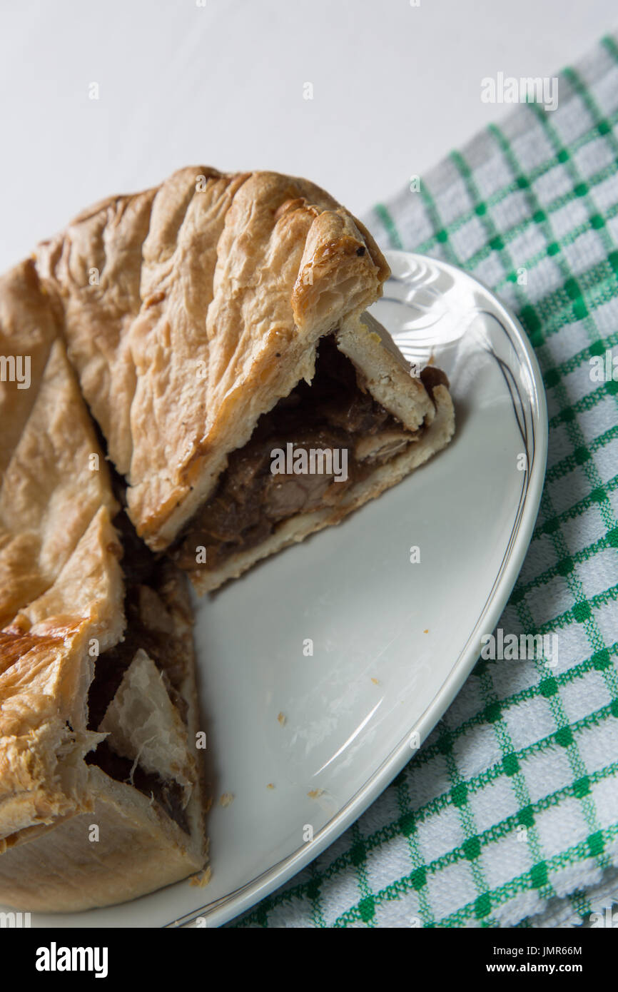 Family size Beef and ale pie Stock Photo - Alamy