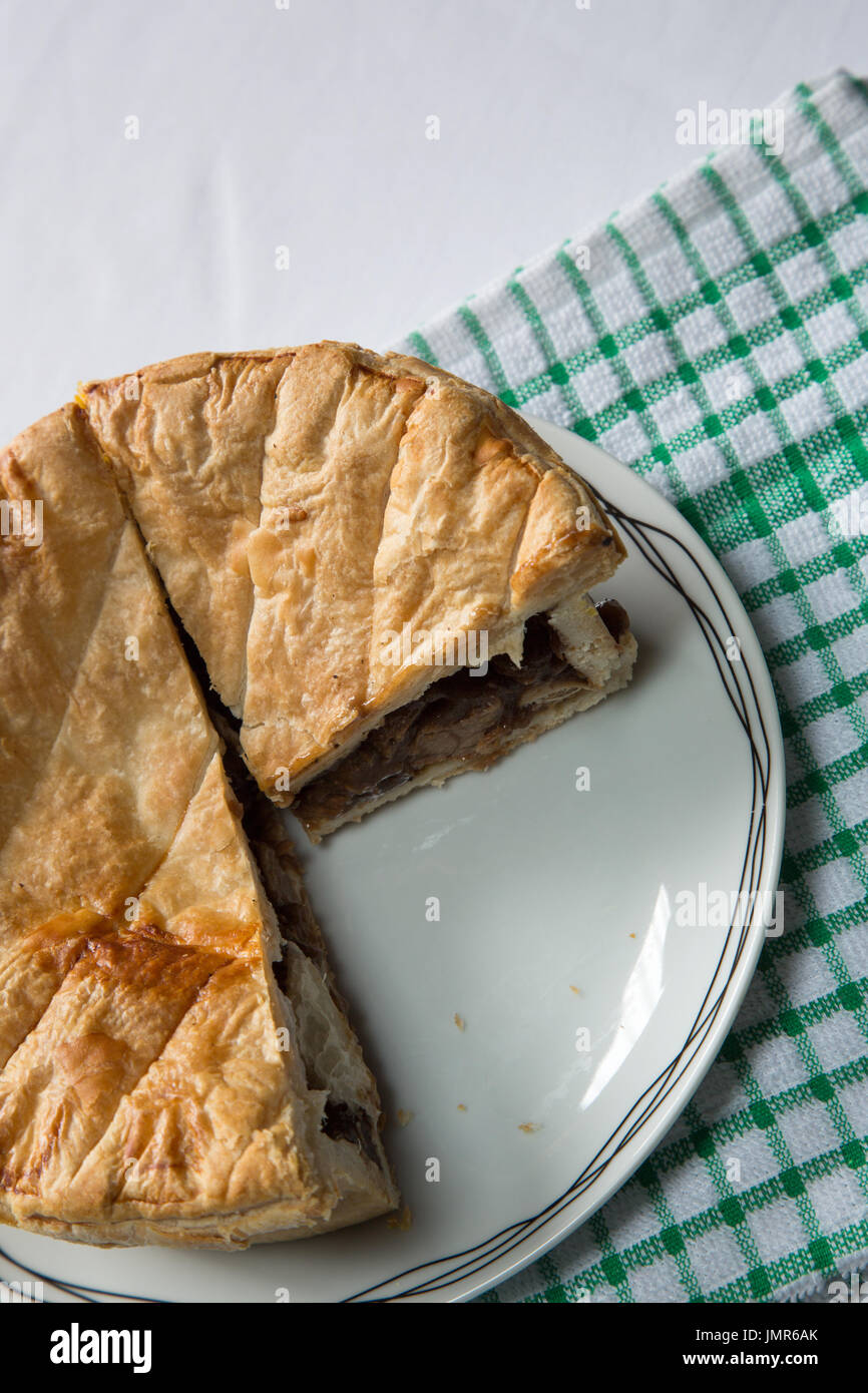 Family size Beef and ale pie Stock Photo - Alamy