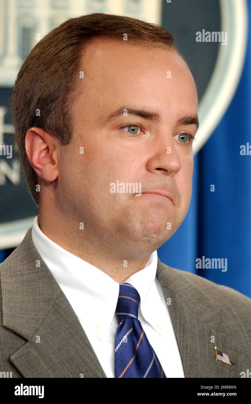 White House Press Secretary Scott McClellan holds his daily briefing in ...