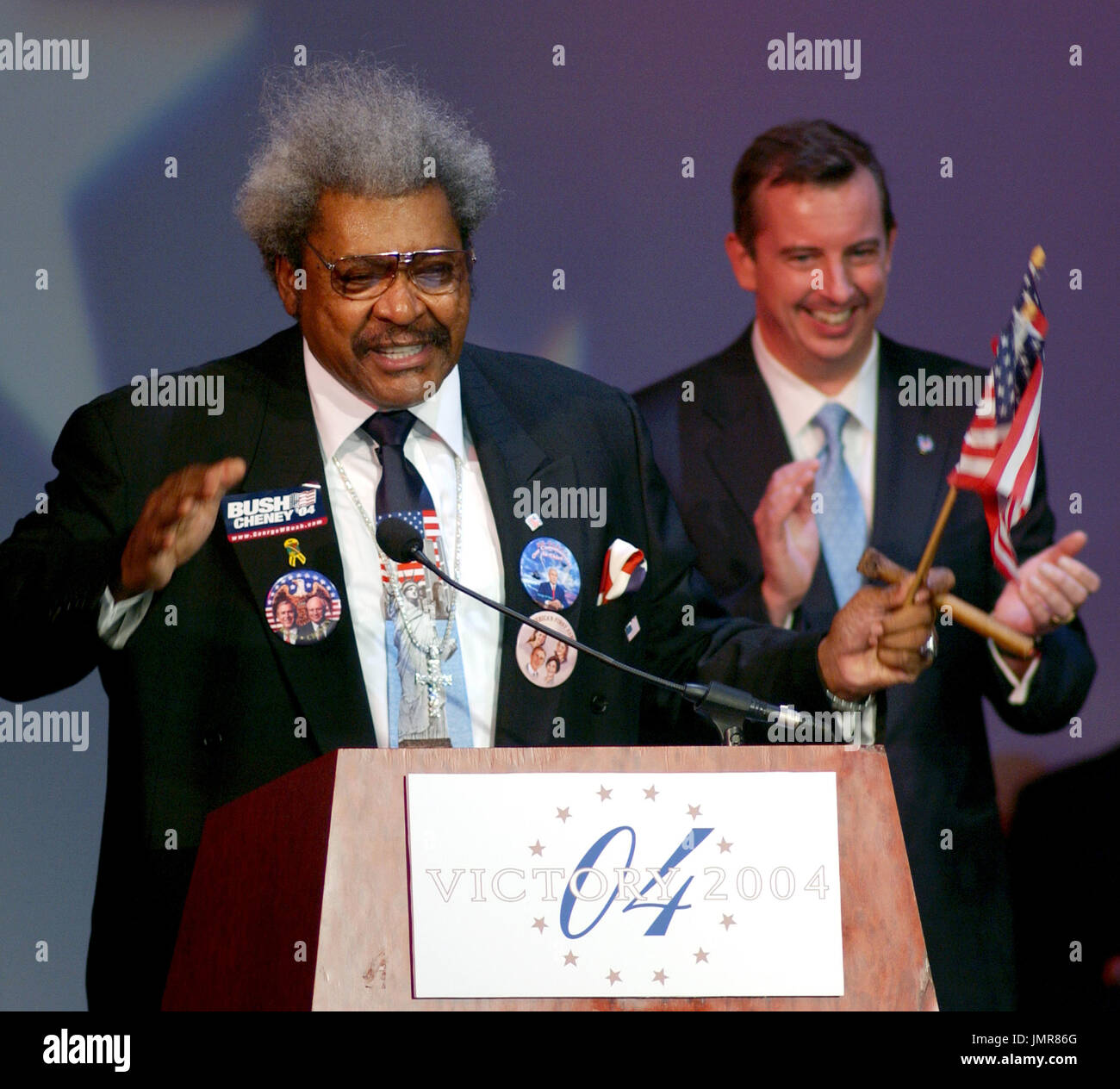 Boxing promotor Don King speaks to supporters at the 2004 Republican ...