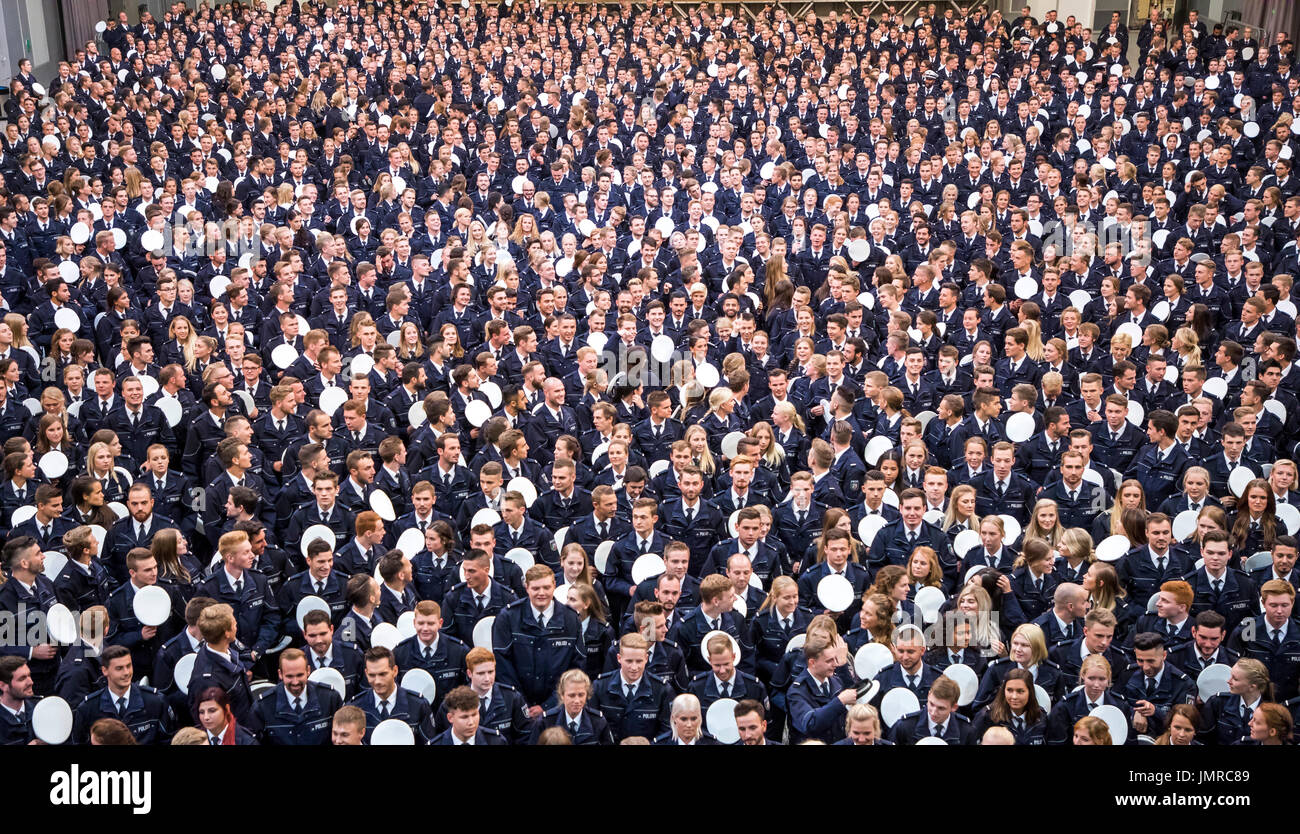 Swearing-in ceremony, of 1920 police officers, of German police in ...