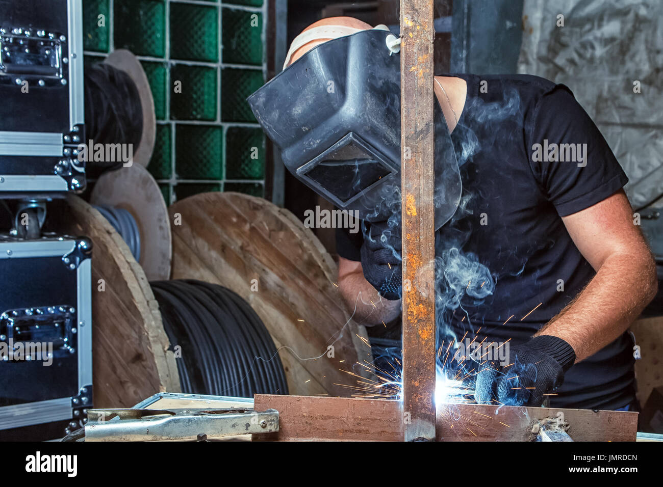 Man welding a metal frame hi-res stock photography and images - Alamy