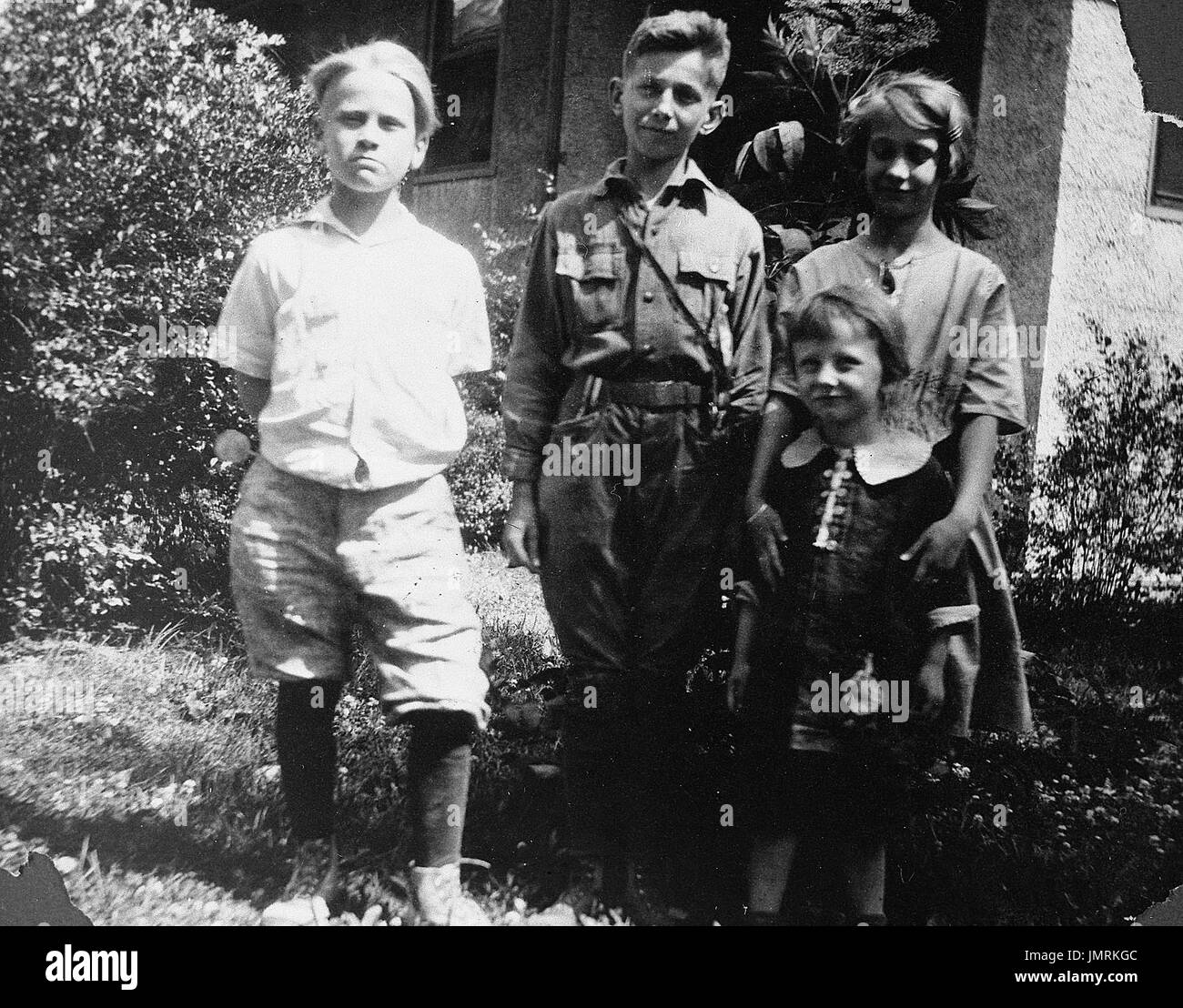 Ann Arbor, MI - FILE -- Gerald R. Ford, Jr. poses with his cousins ...