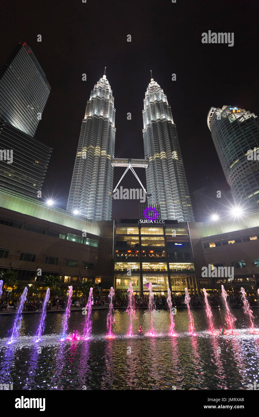 Klcc lake symphony water fountain show hi-res stock photography and ...