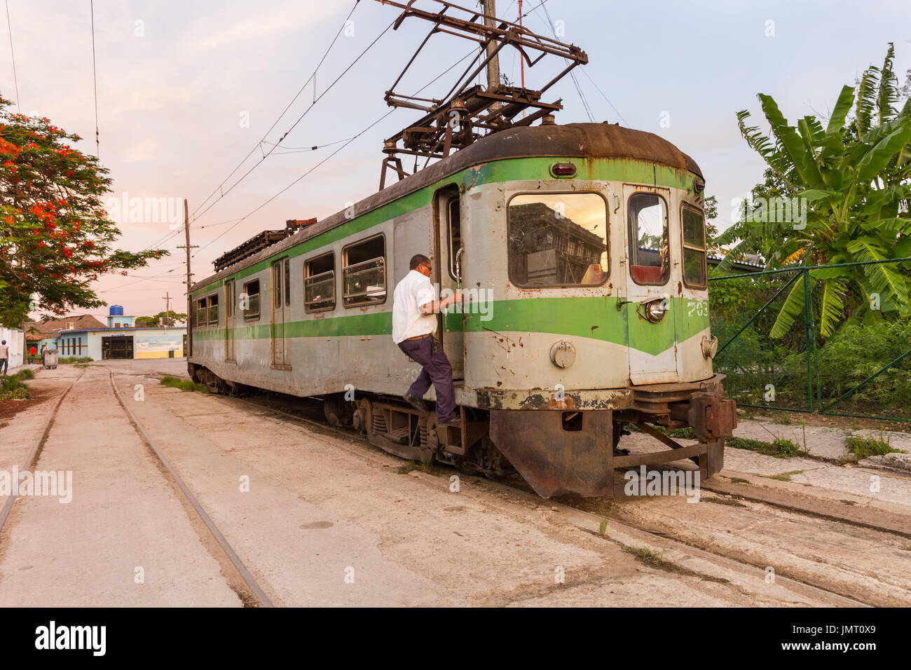 Havana train station hi-res stock photography and images - Alamy